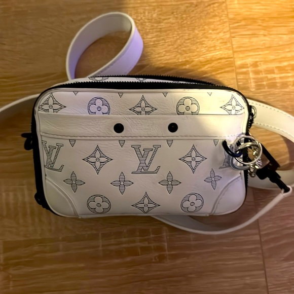 Louis Vuitton | Bags | Louis Vuitton Alpha Wearable Wallet G65 High ...